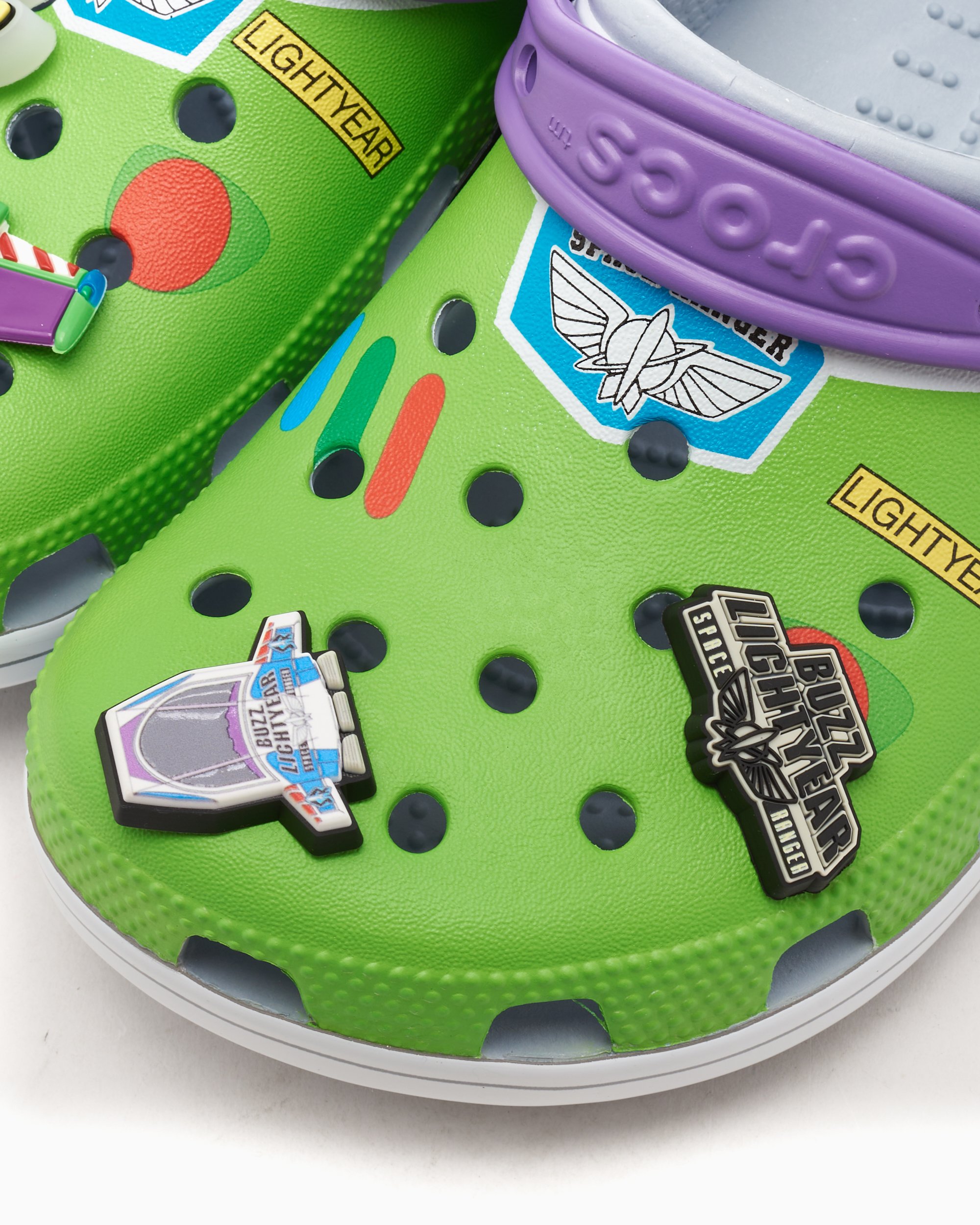Crocs Classic Clog "Toy Story Buzz" Verde, Morado, Blanco 209545-0ID ...